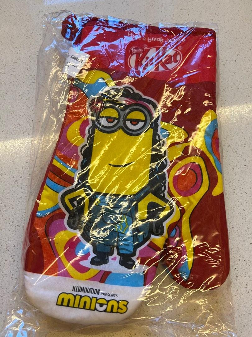 Kit Kat Minion mitten baking glove, Furniture & Home Living ...