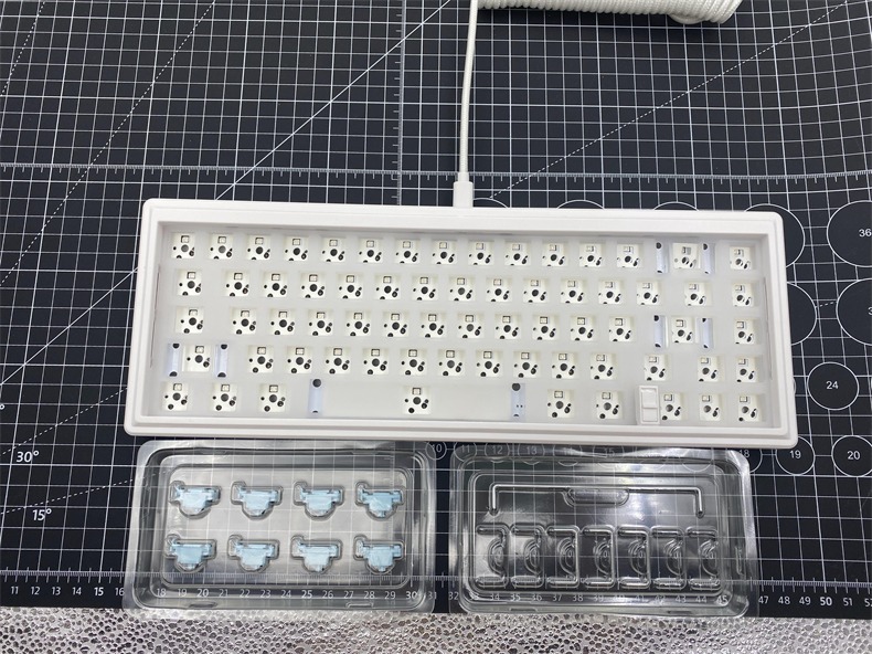 [LOCAL READY] New colour Gasket mounted 65% Mechanical keyboard White ...