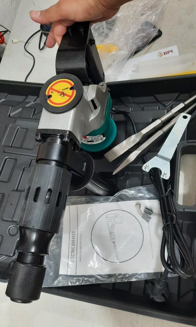 MAKITA CHIPPING GUN, Furniture & Home Living, Home Improvement ...