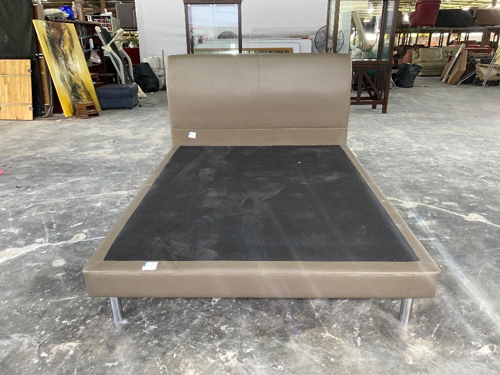 Modern Divan Fabric Queen Sized Bed Frame with Headboard / Rangka Katil ...