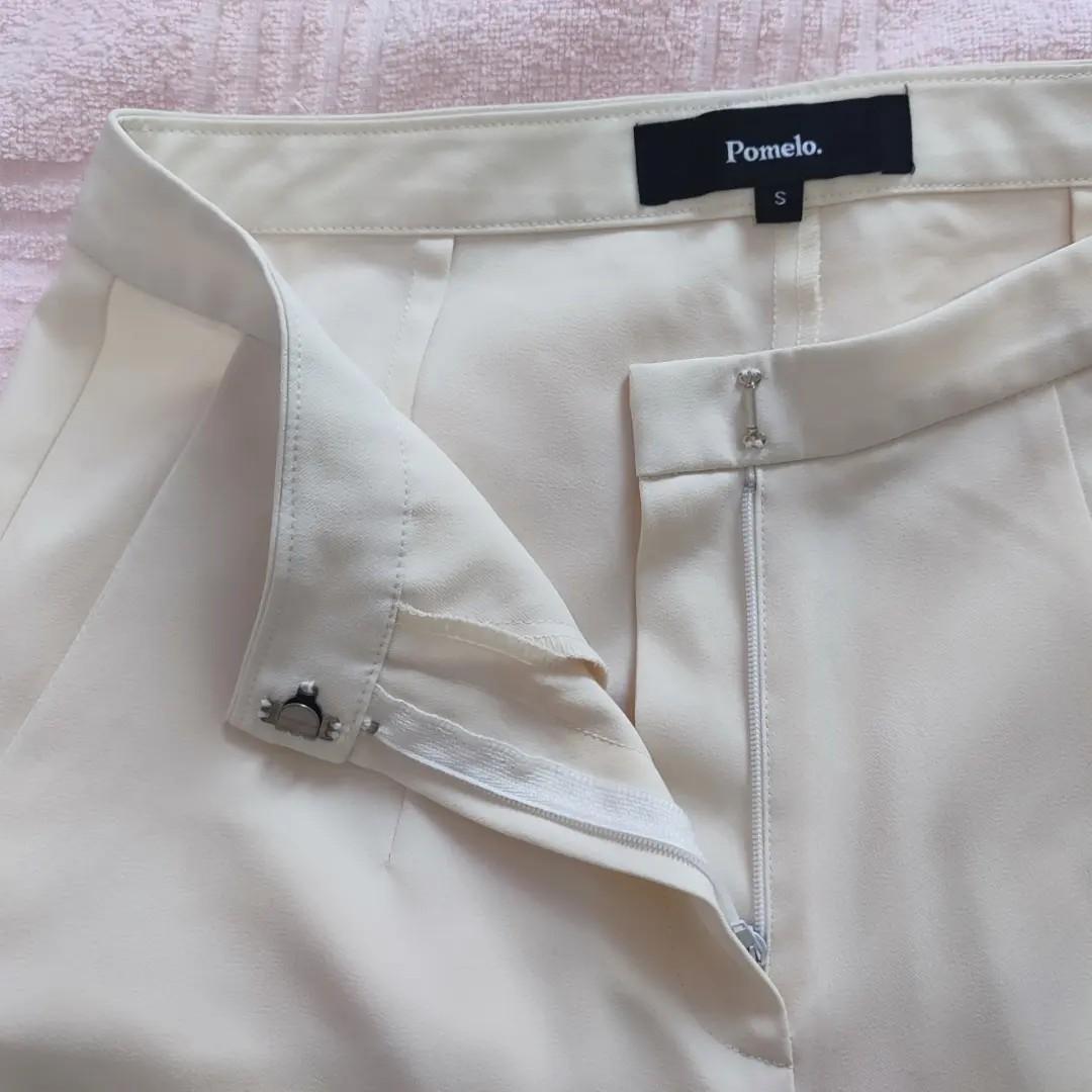 Pomelo white culotte, Fesyen Wanita, Pakaian Wanita, Bawahan di Carousell