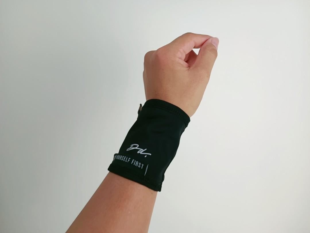 Running WristBand for key and ID cards, Women's Fashion, Activewear on ...