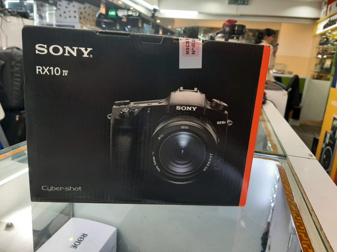 Sony RX10 IV foc memory 4gb and Sony FW50 battery, Photography, Cameras ...