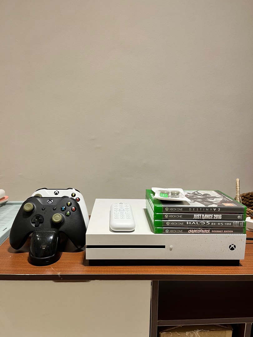Xbox One S 1TB + Wireless Controllers, Games, Charging Dock, & 8bitdo ...