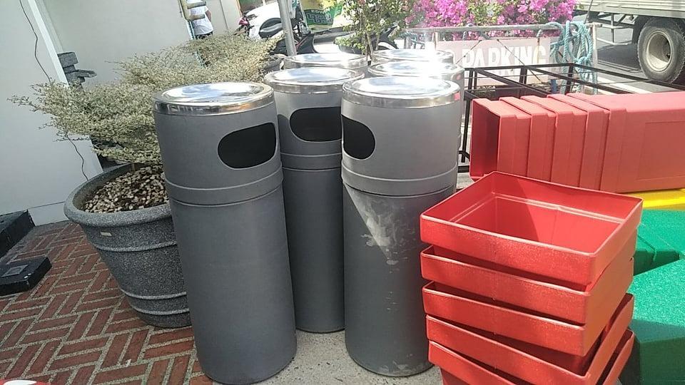 ash bin, Furniture & Home Living, Cleaning & Homecare Supplies, Waste ...