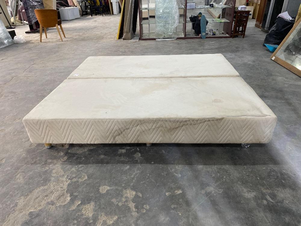 Canvas Queen Size Divan White Colour / Canvas Queen Size Divan Warna ...