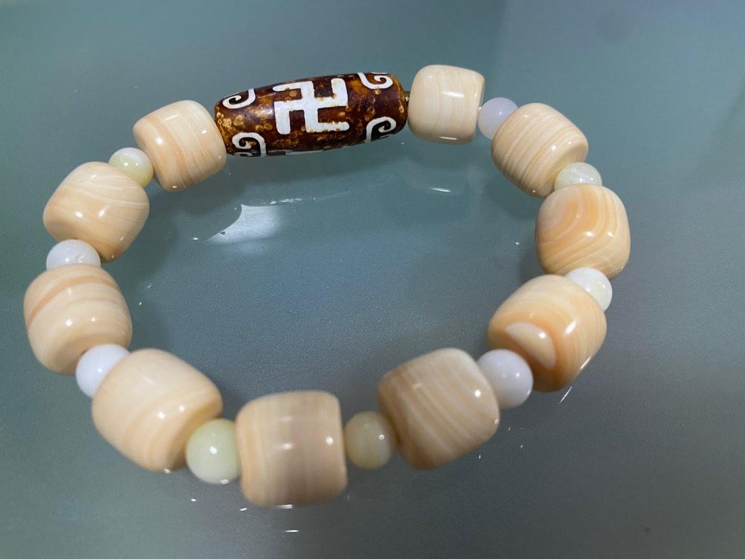 Cypraecassis rufa with Dzi Beads 12mm 万宝螺万字天珠, Women's Fashion, Jewelry ...