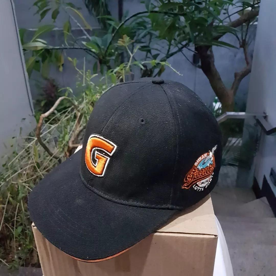 Giant cap, Fesyen Pria, Aksesoris, Topi di Carousell