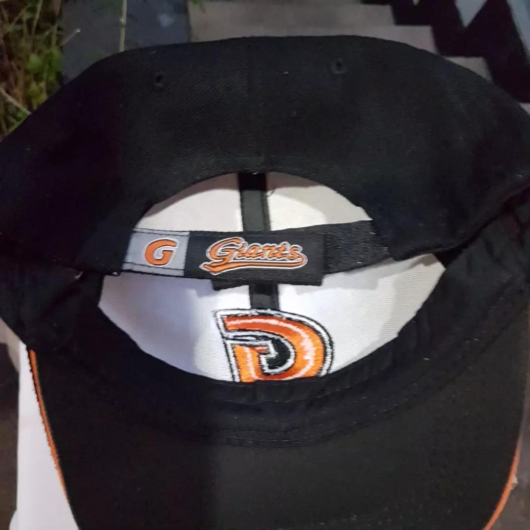 Giant cap, Fesyen Pria, Aksesoris, Topi di Carousell