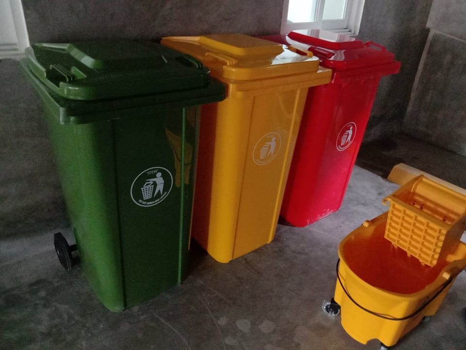industrial trash bin, Furniture & Home Living, Cleaning & Homecare ...