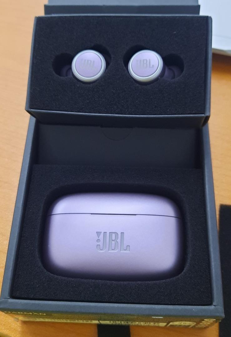 Jbl In Ear Headphones Audio Earphones On Carousell