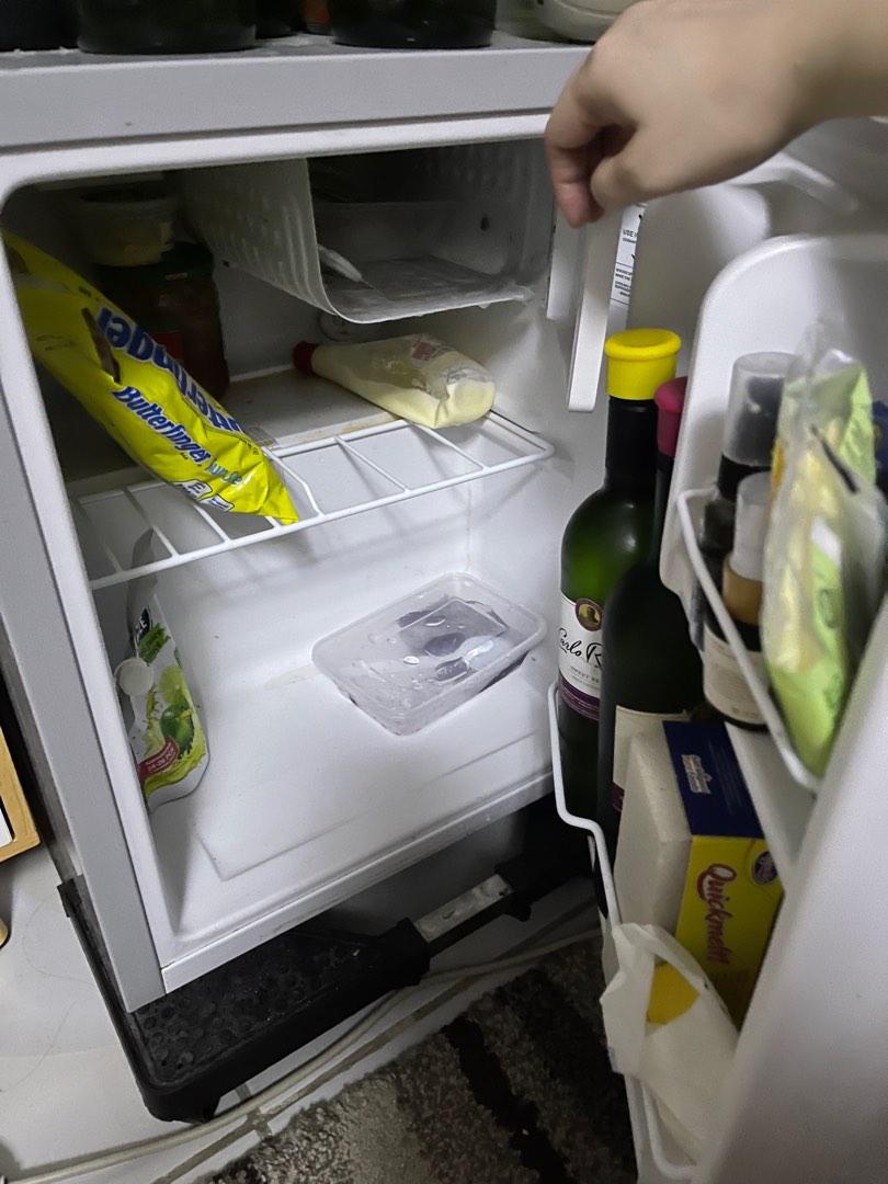 Kelvinator personal ref, TV & Home Appliances, Kitchen Appliances ...