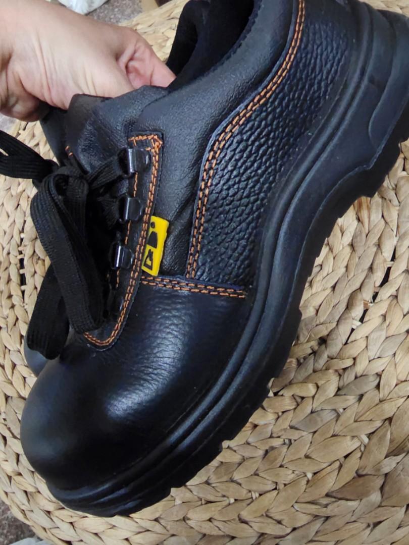 Kitchen safety boots, Men's Fashion, Footwear, Boots on Carousell