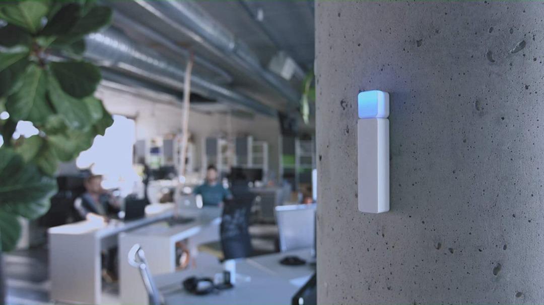 Luxafor Bluetooth LED Busy Light Indicator - Wireless Do Not Disturb ...