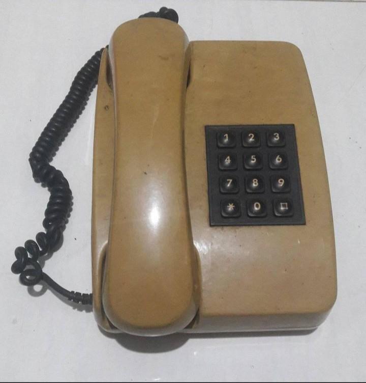 Telepon jadul antik koleksi lawas dekorasi vintage pajangan retro ...