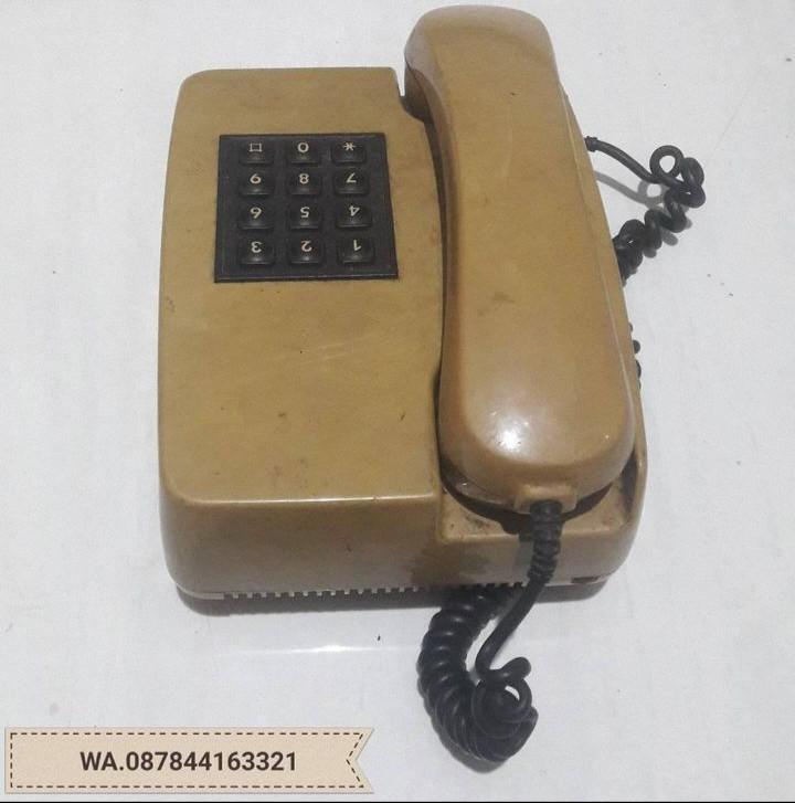 Telepon jadul antik koleksi lawas dekorasi vintage pajangan retro ...