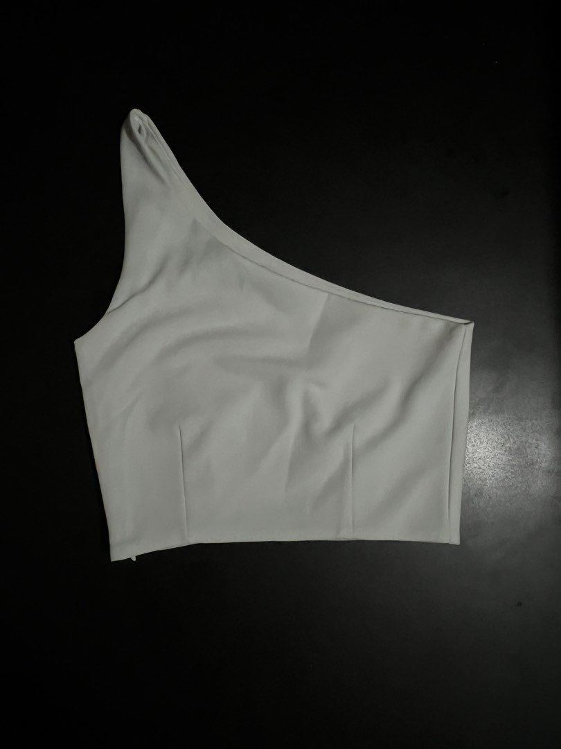 toga white top, Women's Fashion, Tops, Sleeveless on Carousell