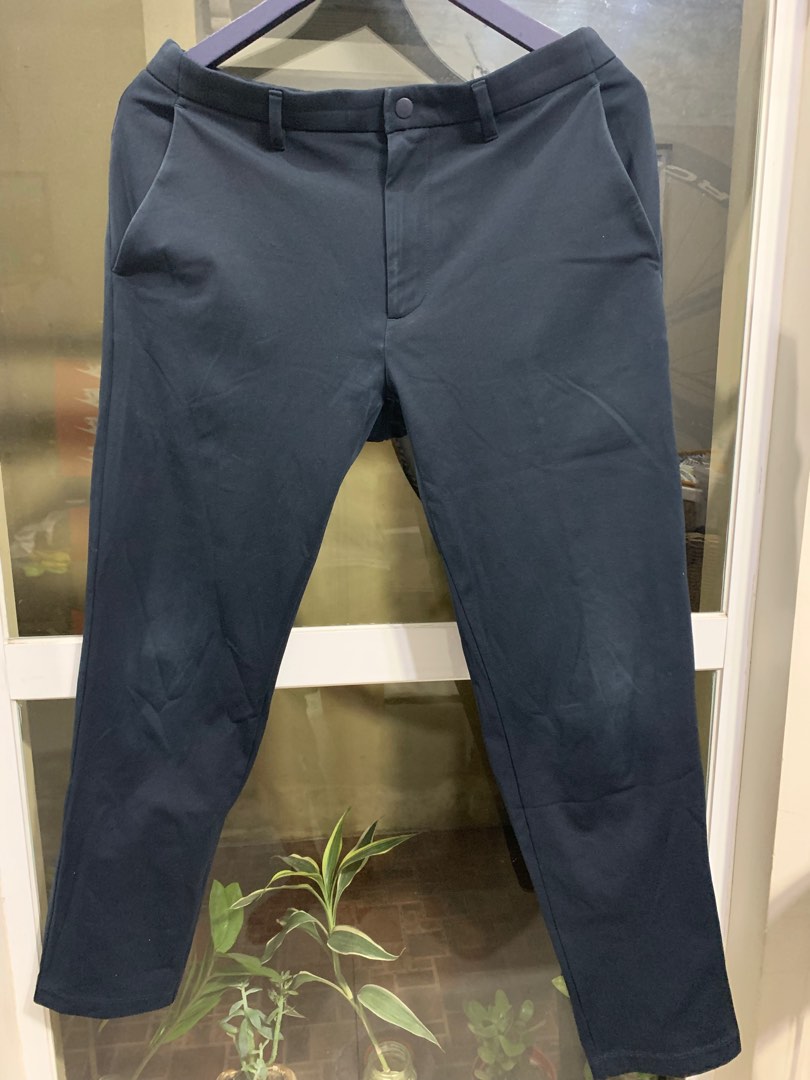 Uniqlo EZY Ankle Pants Navy, Men's Fashion, Bottoms, Trousers on Carousell