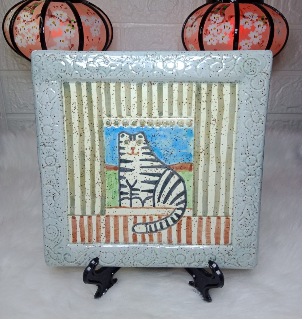 VINTAGE SCOTLAND HAND CARVED PAINTED CROFT CERAMIC CAT WALL FRAME ...