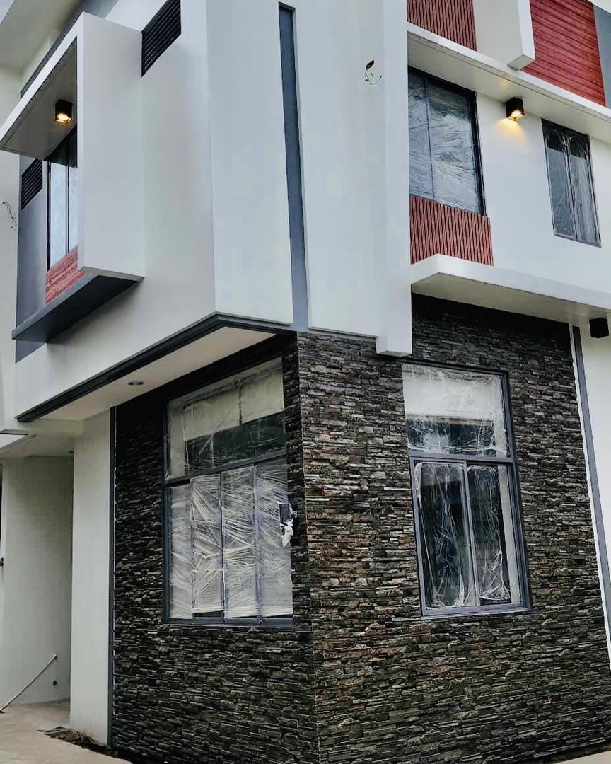 A COMPOUND TYPE HOUSES FOR SALE IN EDSA MUNOZ PROJECT 8 QUEZON CITY ...