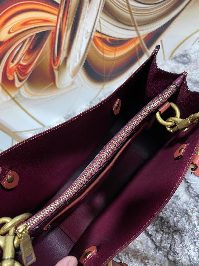 Coach Tyler Carryall 28 in Signature Canvas, Women's Fashion, Bags ...