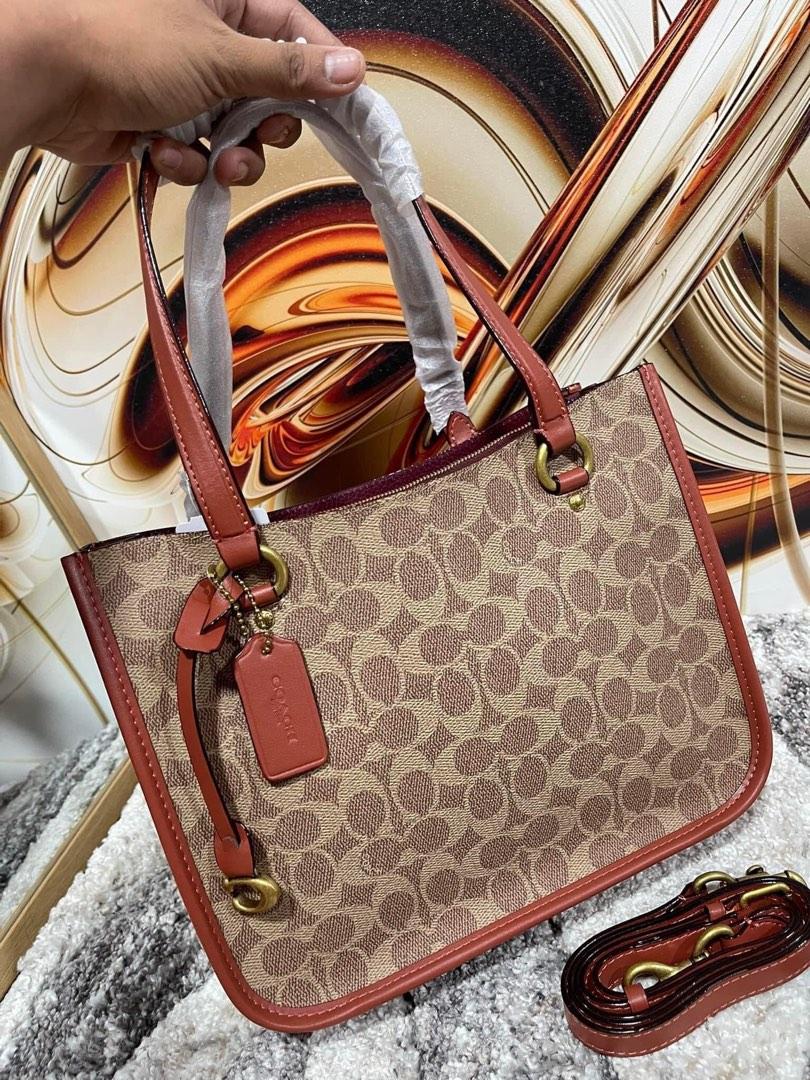 Coach Tyler Carryall 28 in Signature Canvas, Women's Fashion, Bags ...