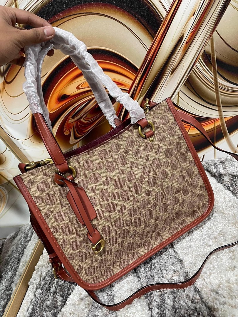 Coach Tyler Carryall 28 in Signature Canvas, Women's Fashion, Bags ...