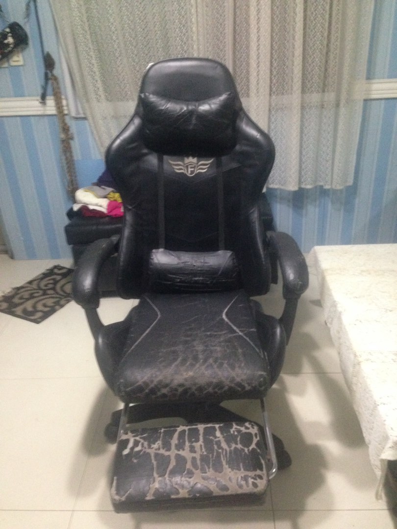 gaming chair used, Furniture & Home Living, Furniture, Chairs on Carousell
