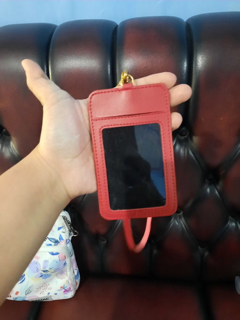 Lanyard id card merah, Fesyen Wanita, Aksesoris di Carousell