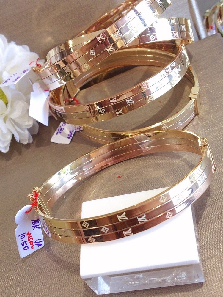 LV Bangle 18k Gold, Women's Fashion, Jewelry & Organizers, Bracelets on ...