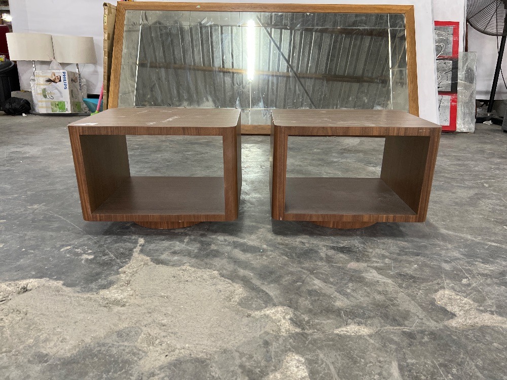 Mid-Century Modern Wooden Side Table / Meja Sisi Kayu Moden Abad ...