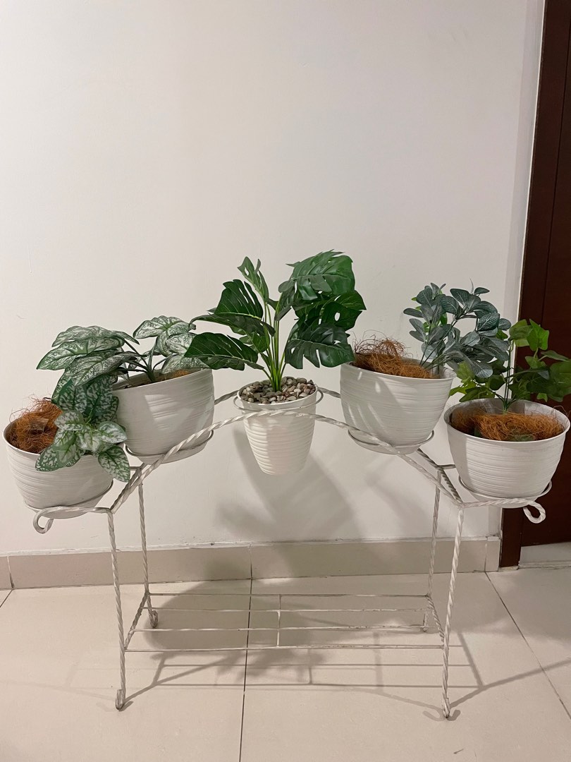 Pot dan kerangka besi, Perabotan Rumah di Carousell