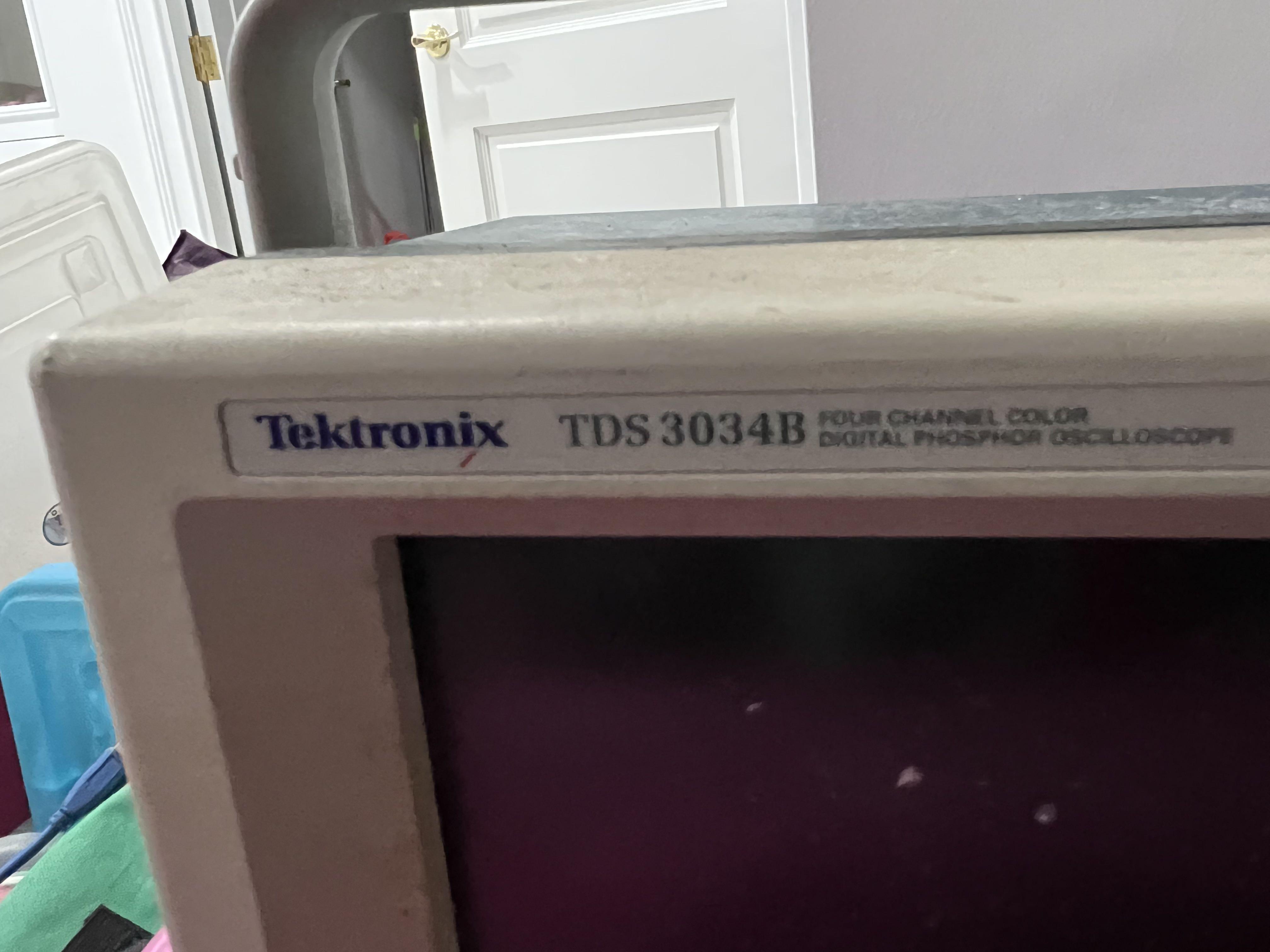 Tektronix oscillascope, Computers & Tech, Office & Business Technology ...