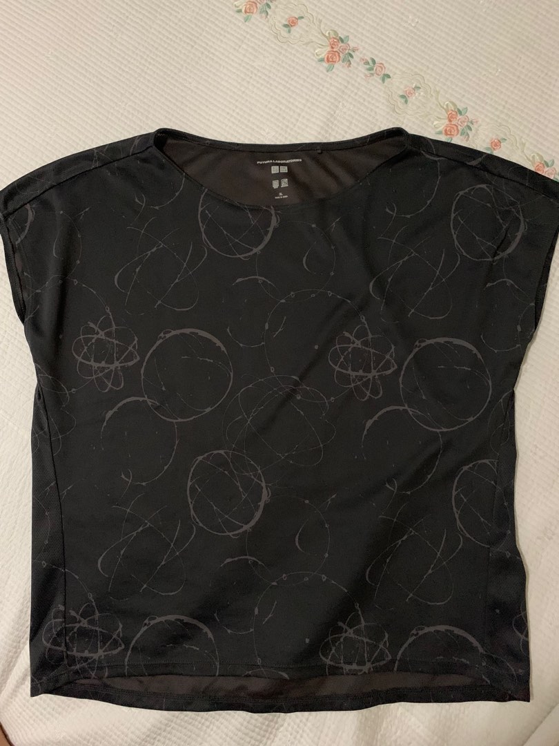 Uniqlo Dri-fit top XL, Women's Fashion, Activewear on Carousell