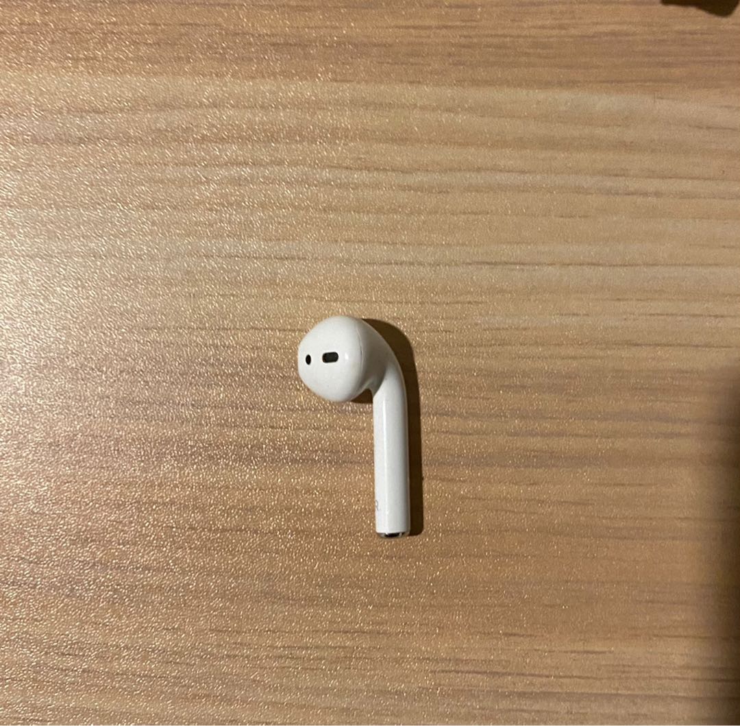 AirPod 1 right side, Audio, Earphones on Carousell