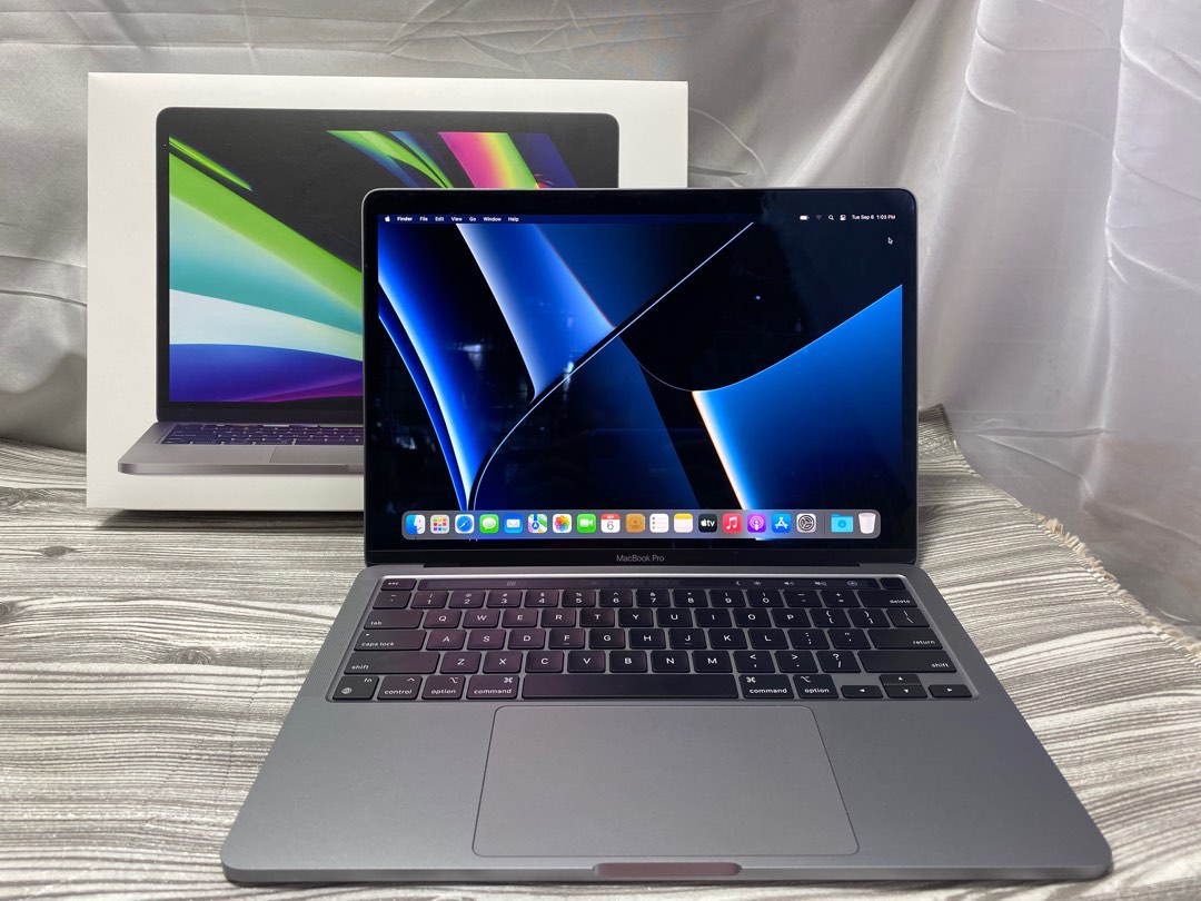Apple MacBook Pro 2020 M1 Chip 8gb ram 256gb SSD Under warranty til Jan ...