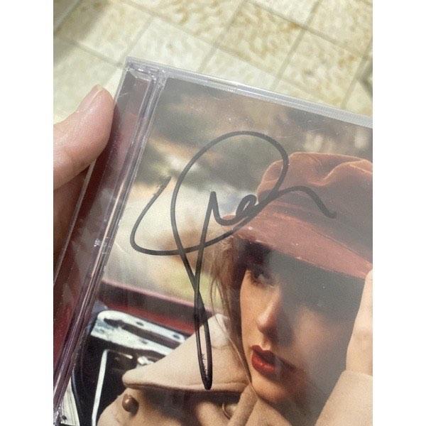 AUTHENTIC ONHAND Taylor Swift SIGNED Album CD (Red 1 & Red 2), Hobbies ...
