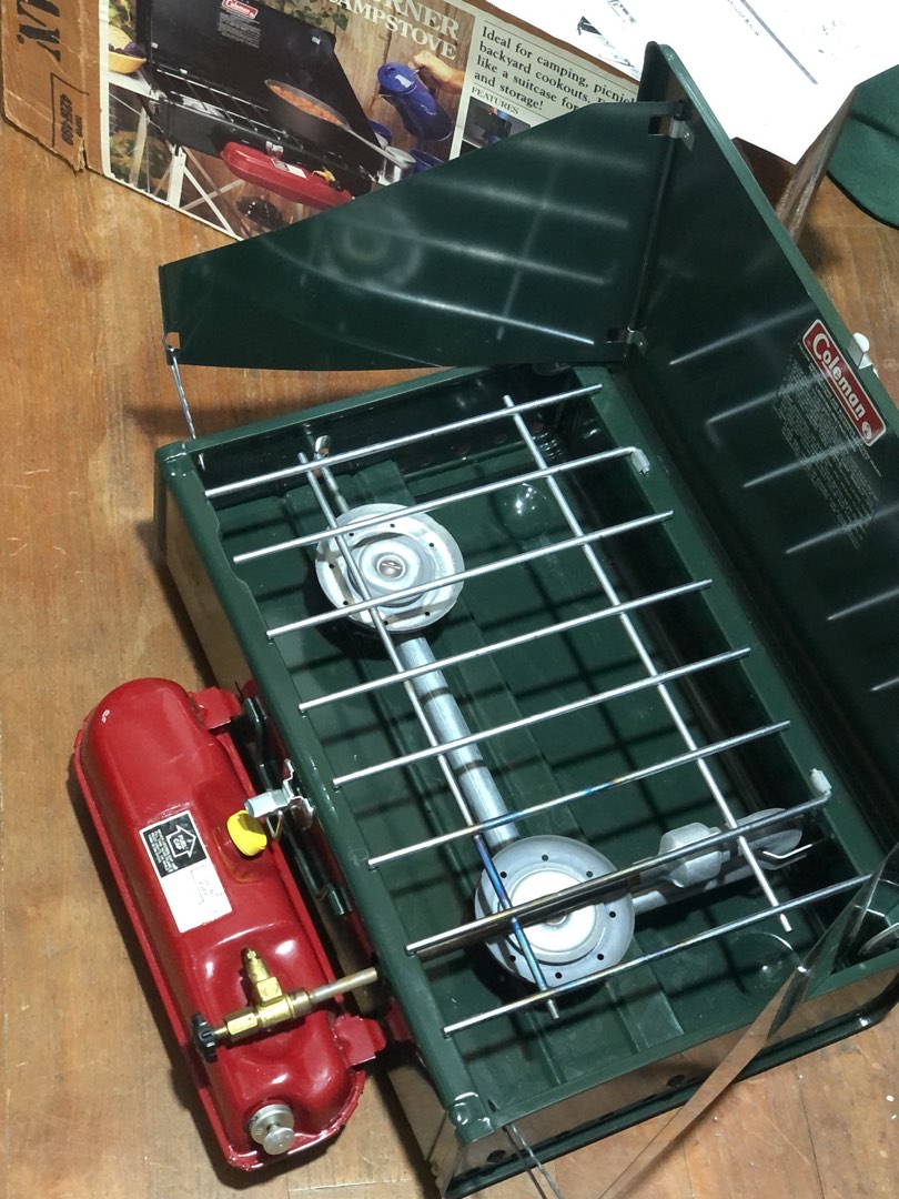 Coleman camping cooking stove. Burns gas white fuel and petrol, 運動產品, 行 ...