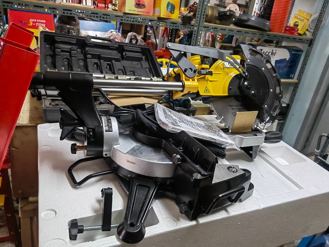 Femi mitre saw, Commercial & Industrial, Construction Tools & Equipment ...