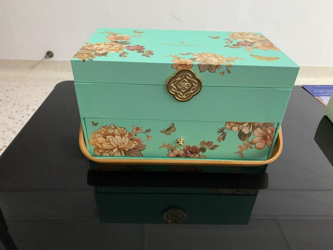 InterContinental Mooncakes Box, Women's Fashion, Jewelry & Organisers ...