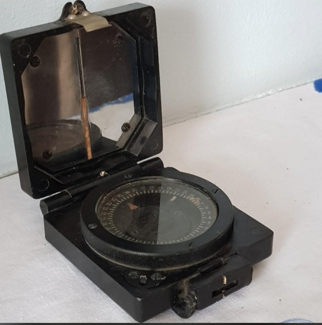 Magnetic bakelite marching mark compass, Hobbies & Toys, Memorabilia ...