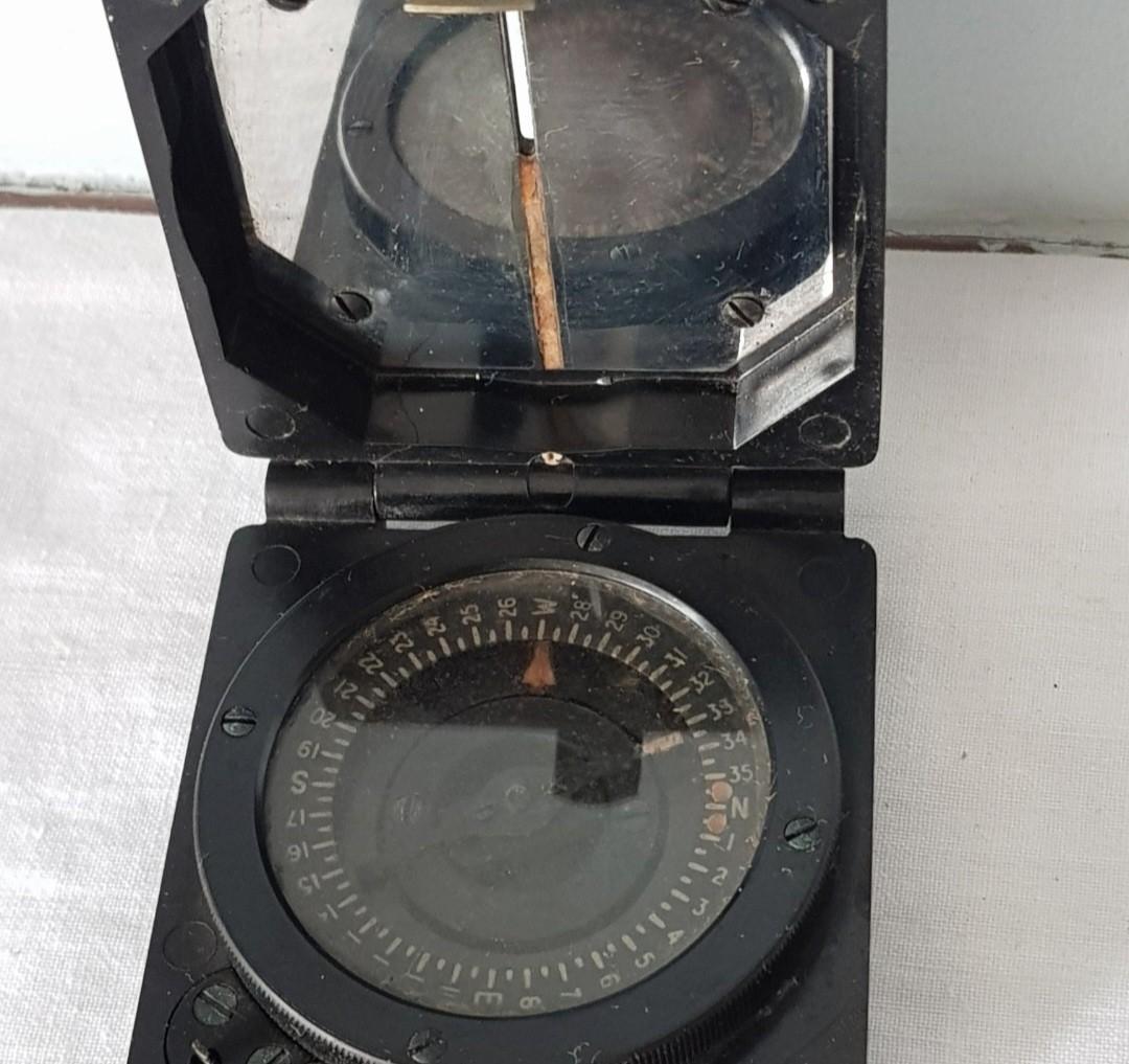 Magnetic bakelite marching mark compass, Hobbies & Toys, Memorabilia ...