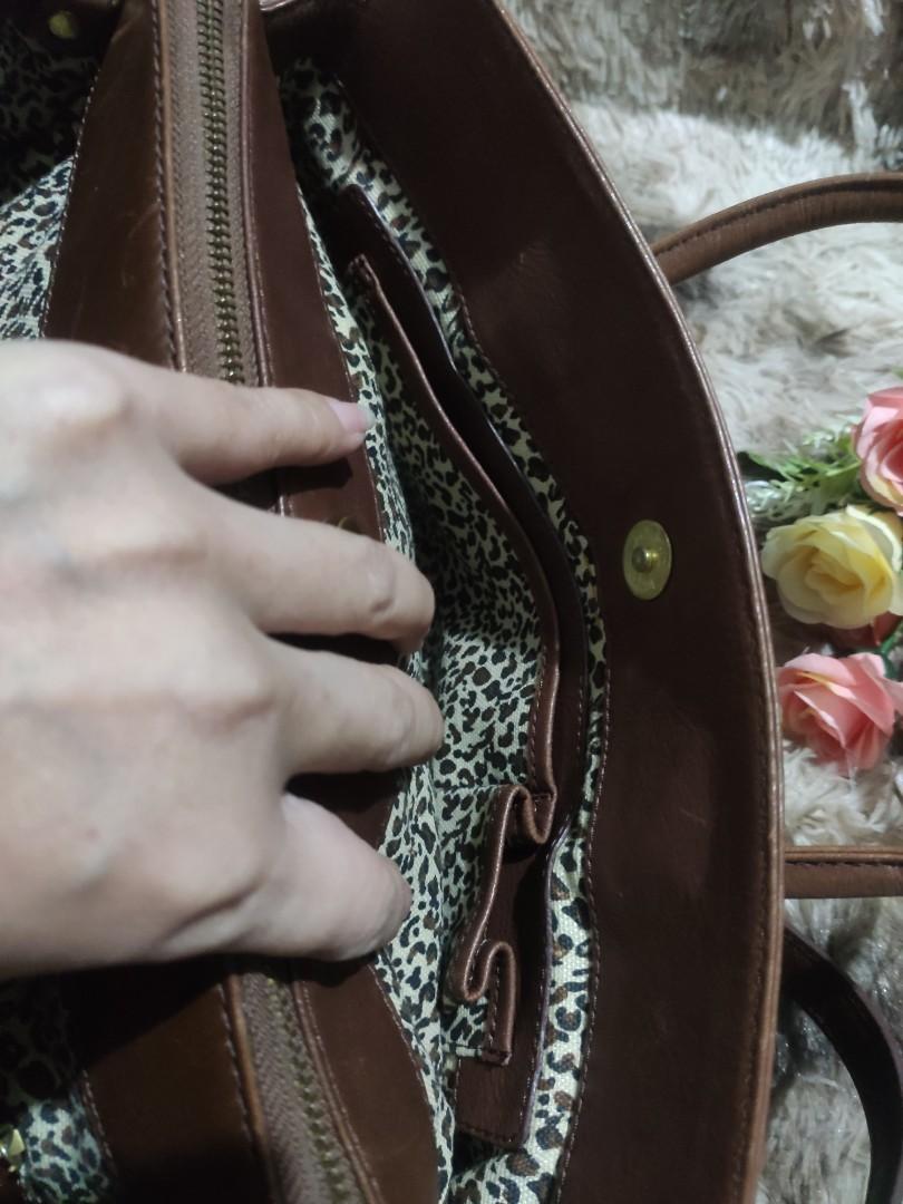 Nicole St. Gilles 2 way bag, Women's Fashion, Bags & Wallets, Cross-body Bags on Carousell