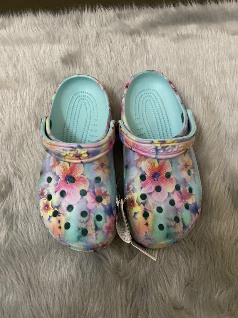 Original Crocs, Women's Fashion, Footwear, Slippers and slides on Carousell