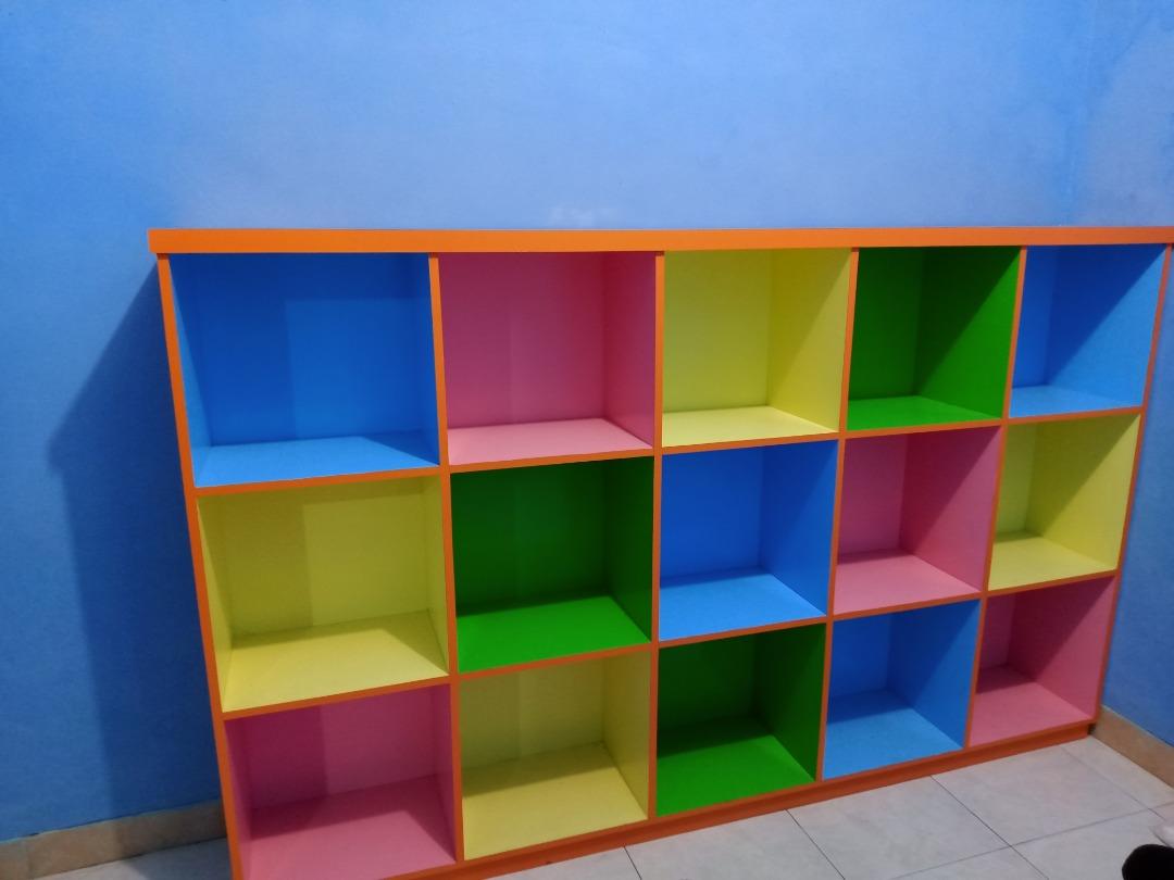Loker atau rak buku kayu anak TK/PAUD, Perabotan Rumah di Carousell