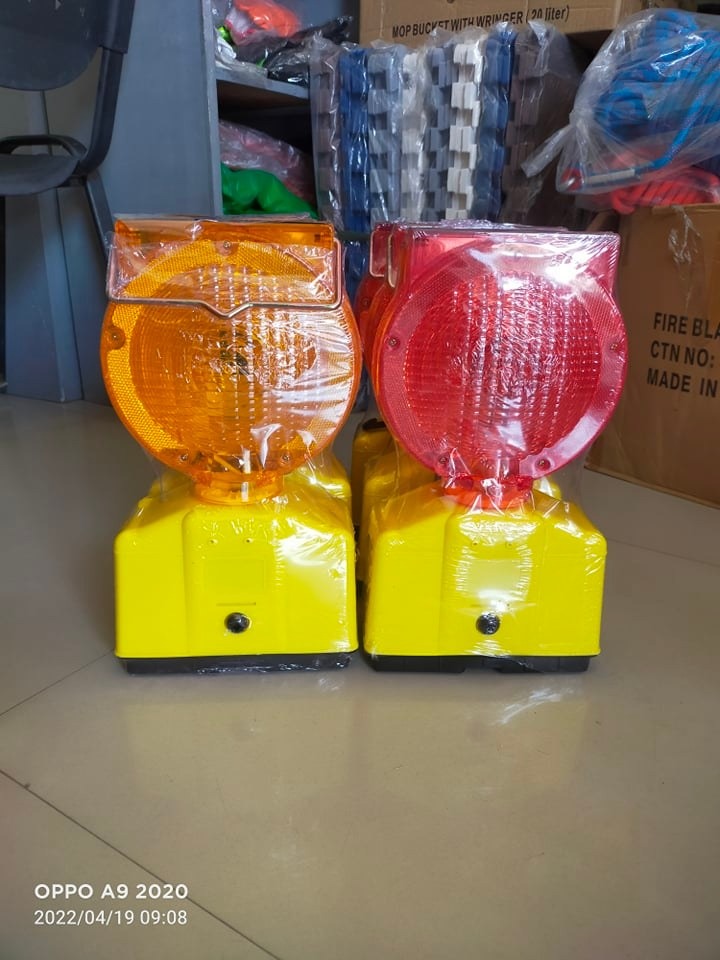 Solar Blinker Flasher Light for BArrier, Commercial & Industrial ...