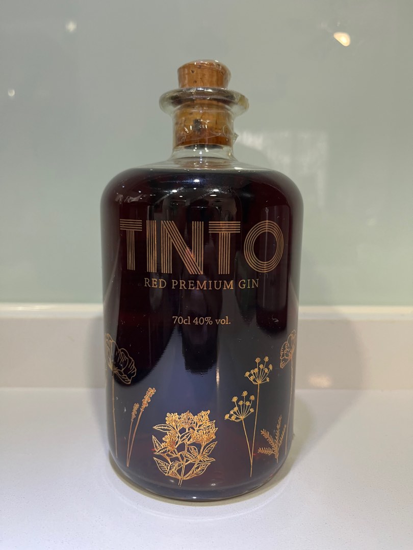 Tinto Premium Red Gin from Portugal, Food & Drinks, Alcoholic Beverages ...