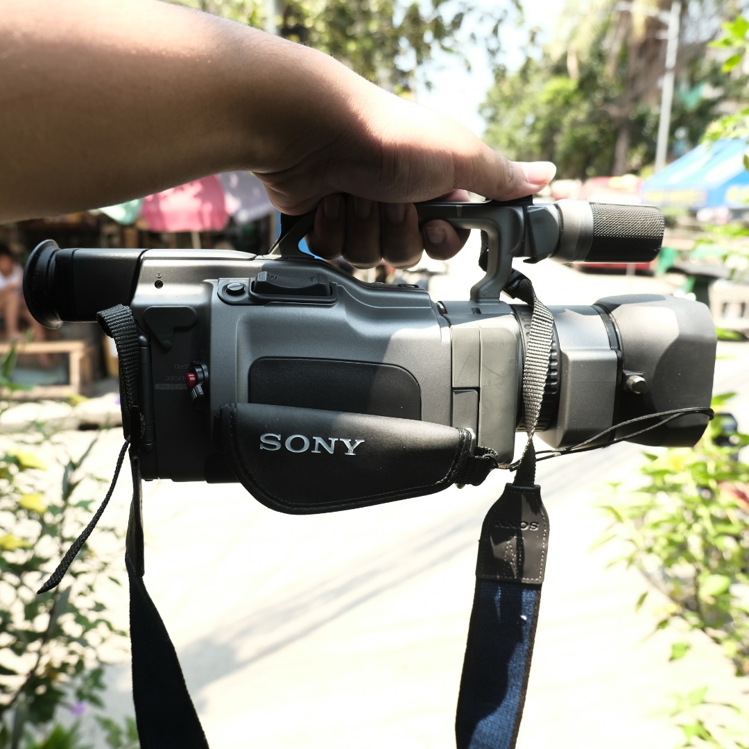 VX-1000, Photography, Video Cameras on Carousell