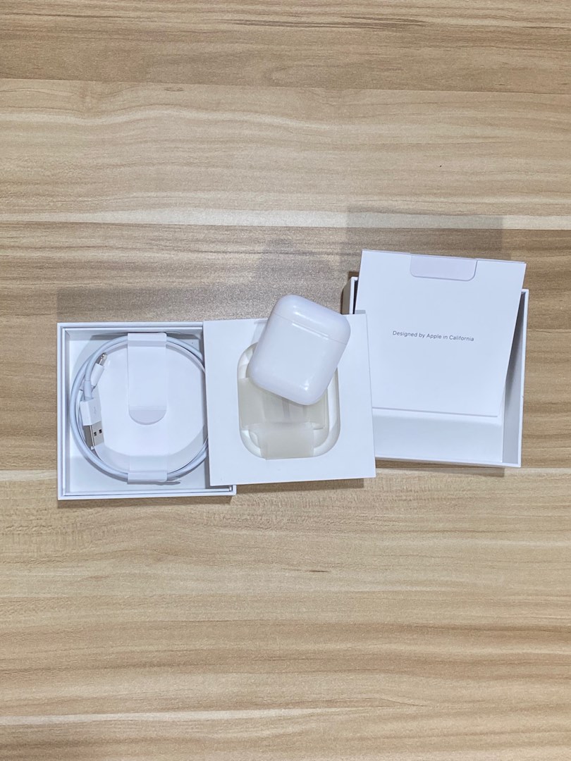 Airpods 2nd Gen (Pre loved) Complete with Box, Audio, Earphones on ...
