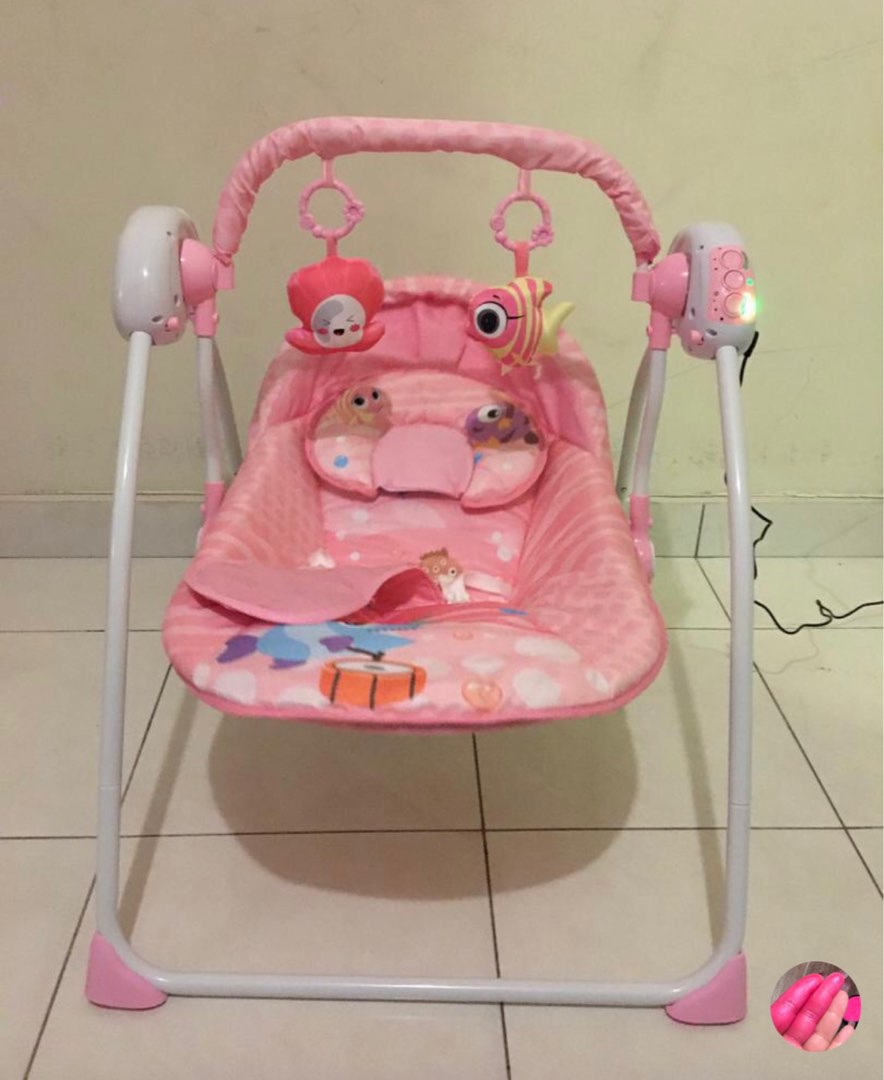 Auto baby swing rocker, Babies & Kids, Infant Playtime on Carousell